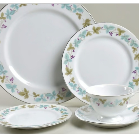 Vintage | Dining | Vintage Brand Five Piece Porcelain Dish Set Of ...